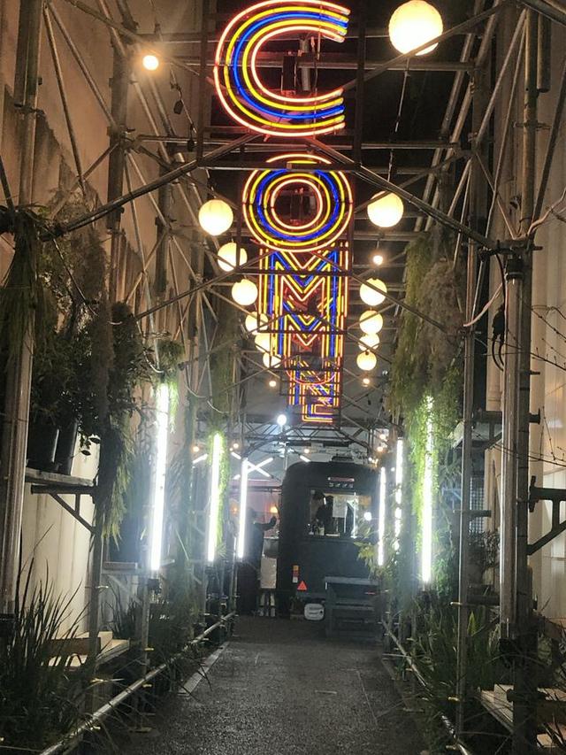 表参道 (裏) B-Flat COMMUNE キッチンカー風 ... | Stars3 | PostPrime